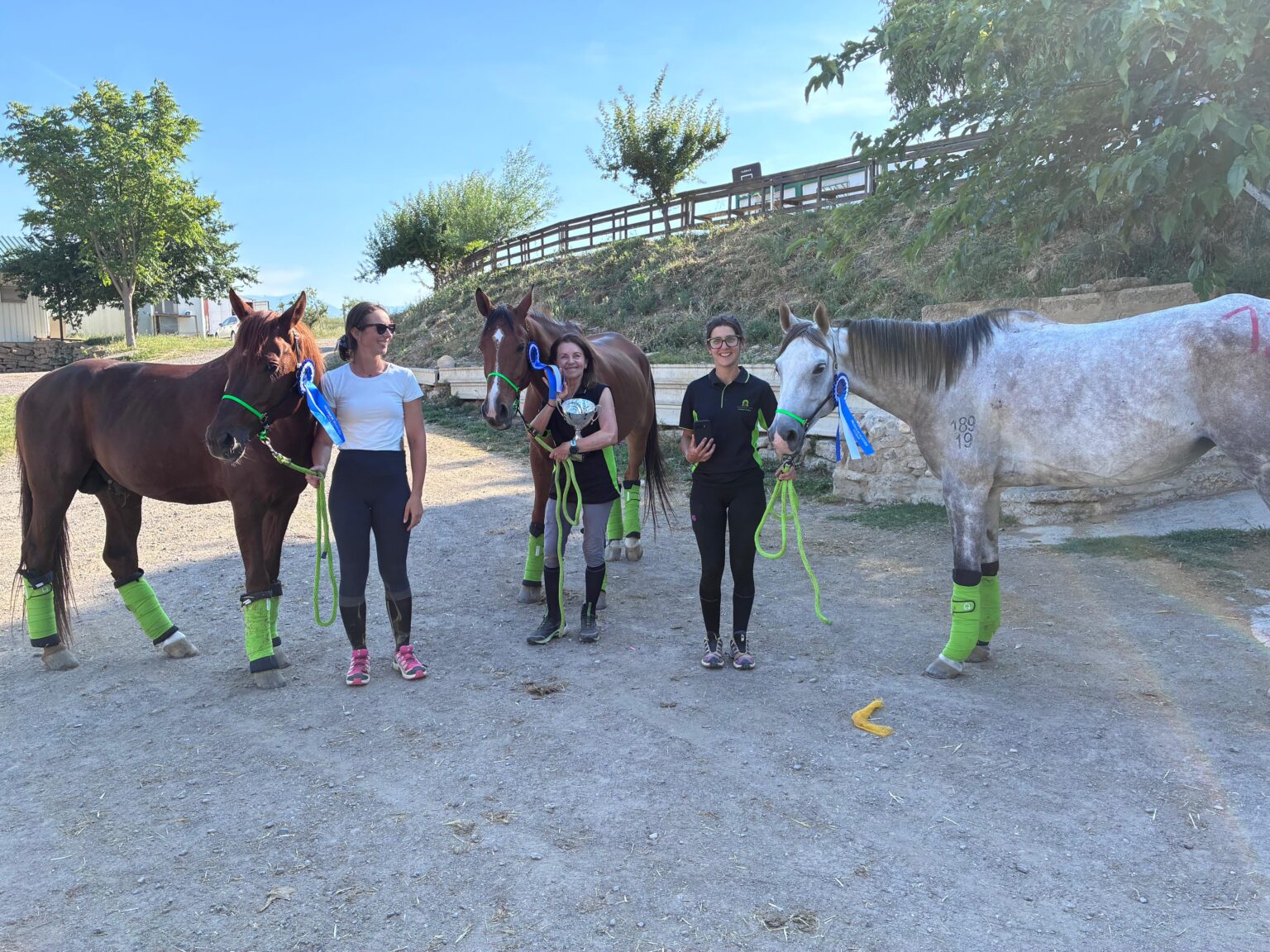 caballos podium 80km - EL RAID